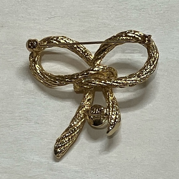 AAi | Jewelry | Vintage Aai Brooch Rope Bow With Faux Pearl Goldtone 2 ...